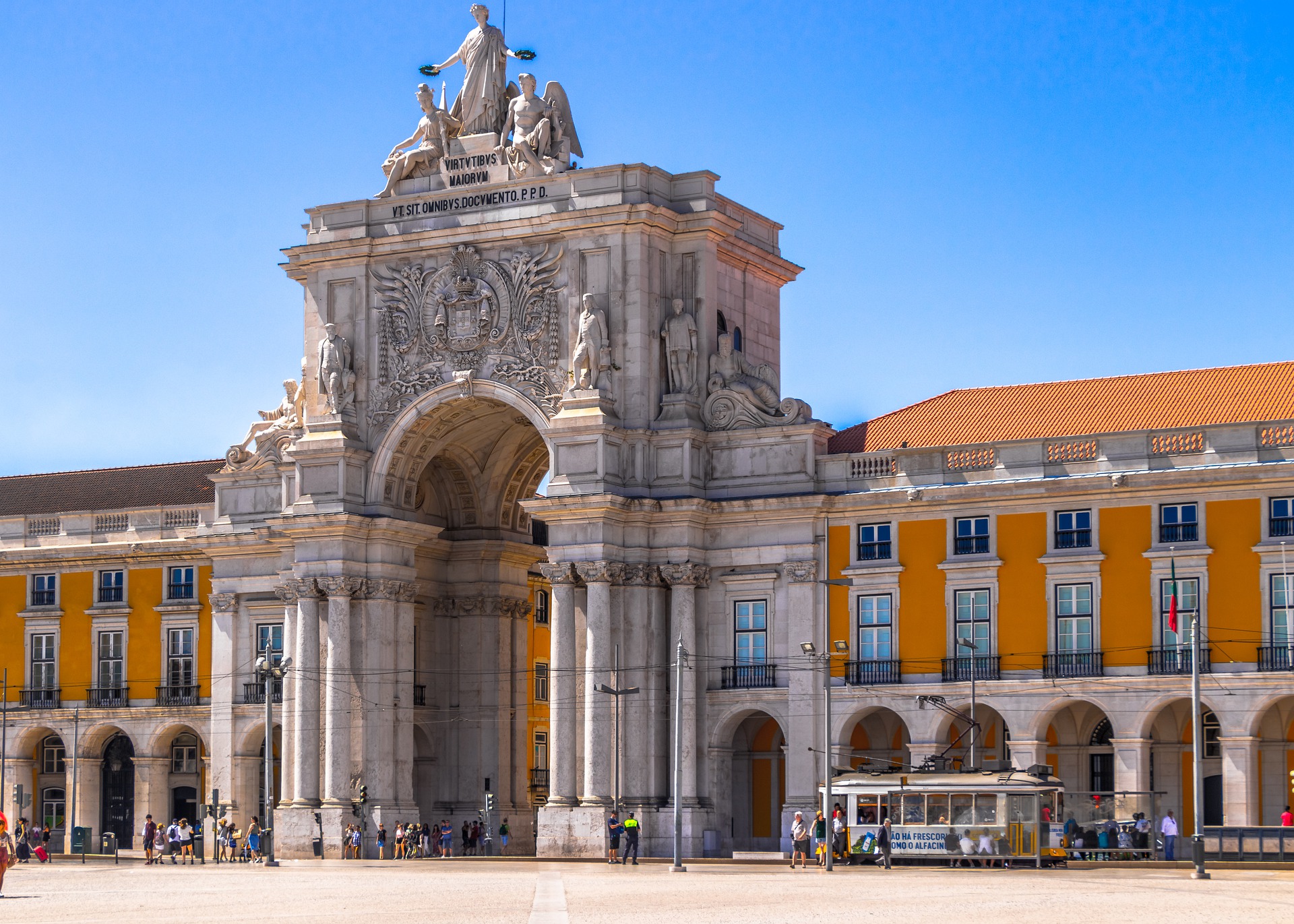 City break in Lisbon for €175 p.p: flights from Dublin + 3 nights in 4 ...