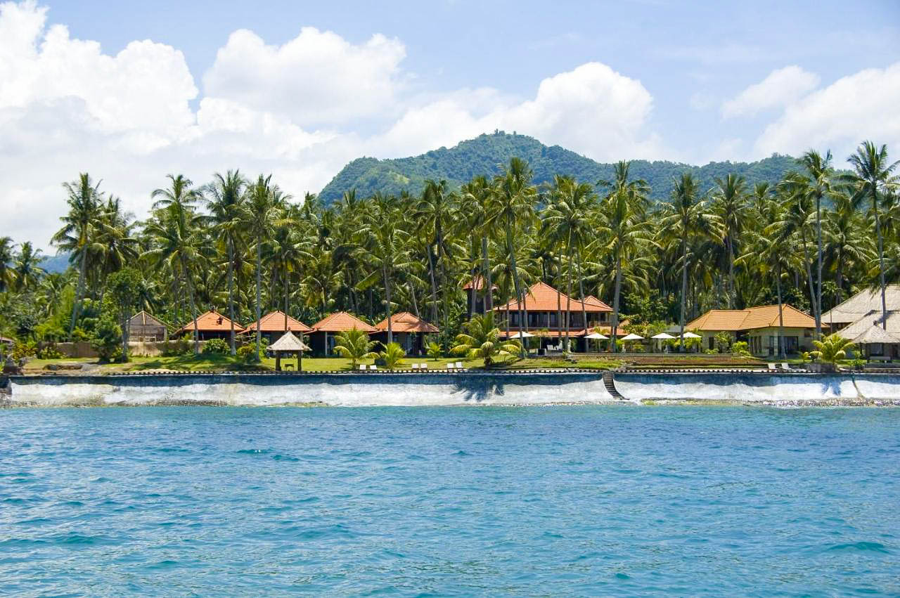 The highly rated seaside 4* Sea Breeze Candidasa hotel in Bali for €41 ...