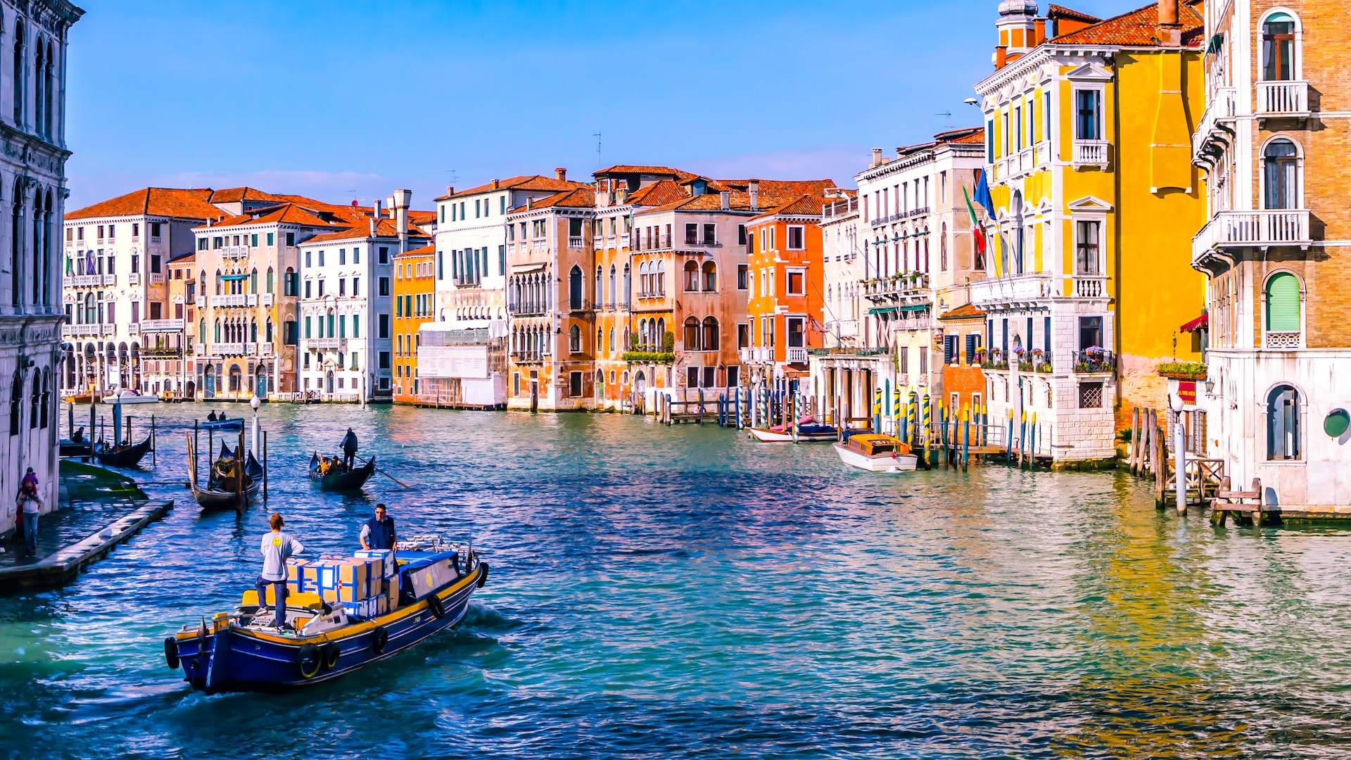 “Attenzione, Pickpocket!” – The voice of Venice who went viral after ...